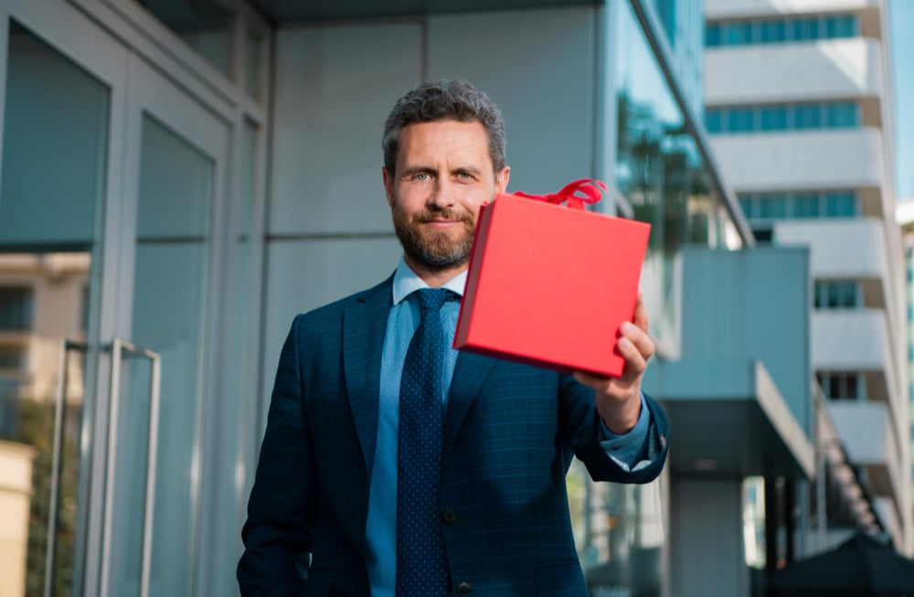 Comment choisir le cadeau parfait pour son patron ? - La Revue Tech